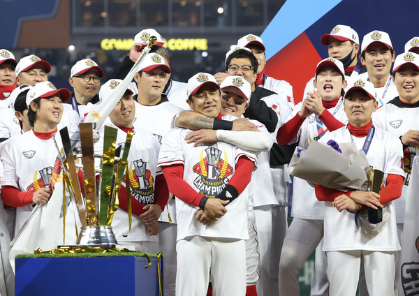 [프로야구결산] 출범 40주년에 SSG 최초로 와이어 투 와이어 우승